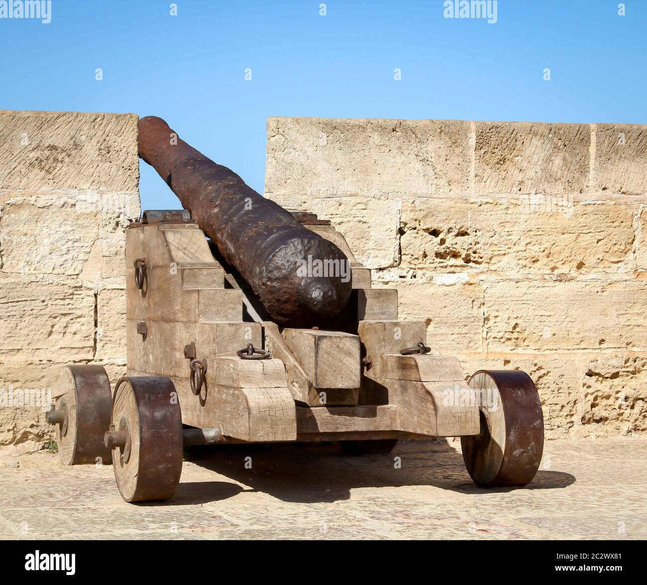 Old antique cannon india hi-res stock photography and images - Alamy