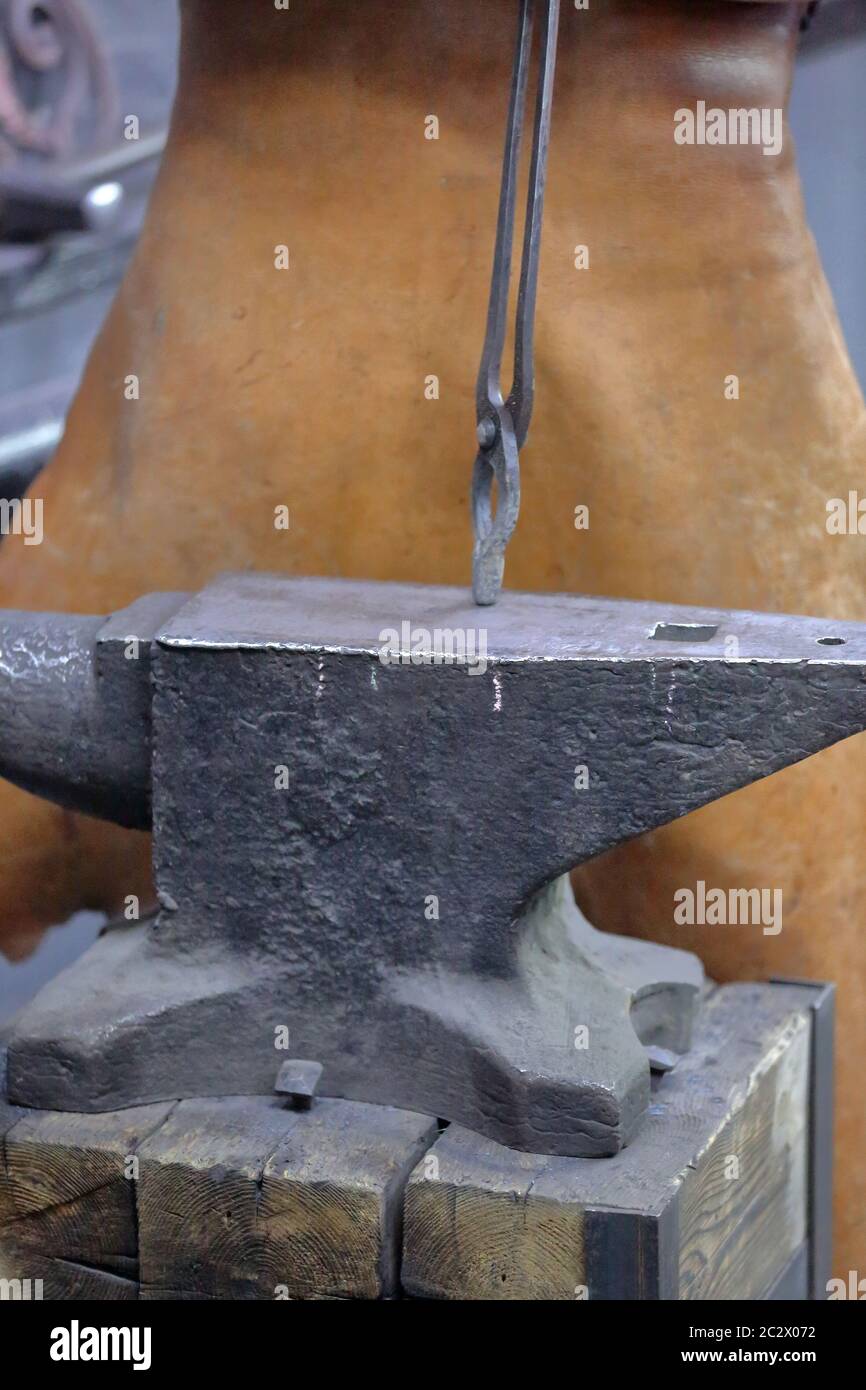 Forging metal craft hi-res stock photography and images - Alamy