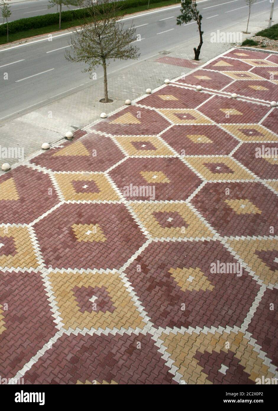 Cobblestone brick sidewalk and curb hi-res stock photography and images ...