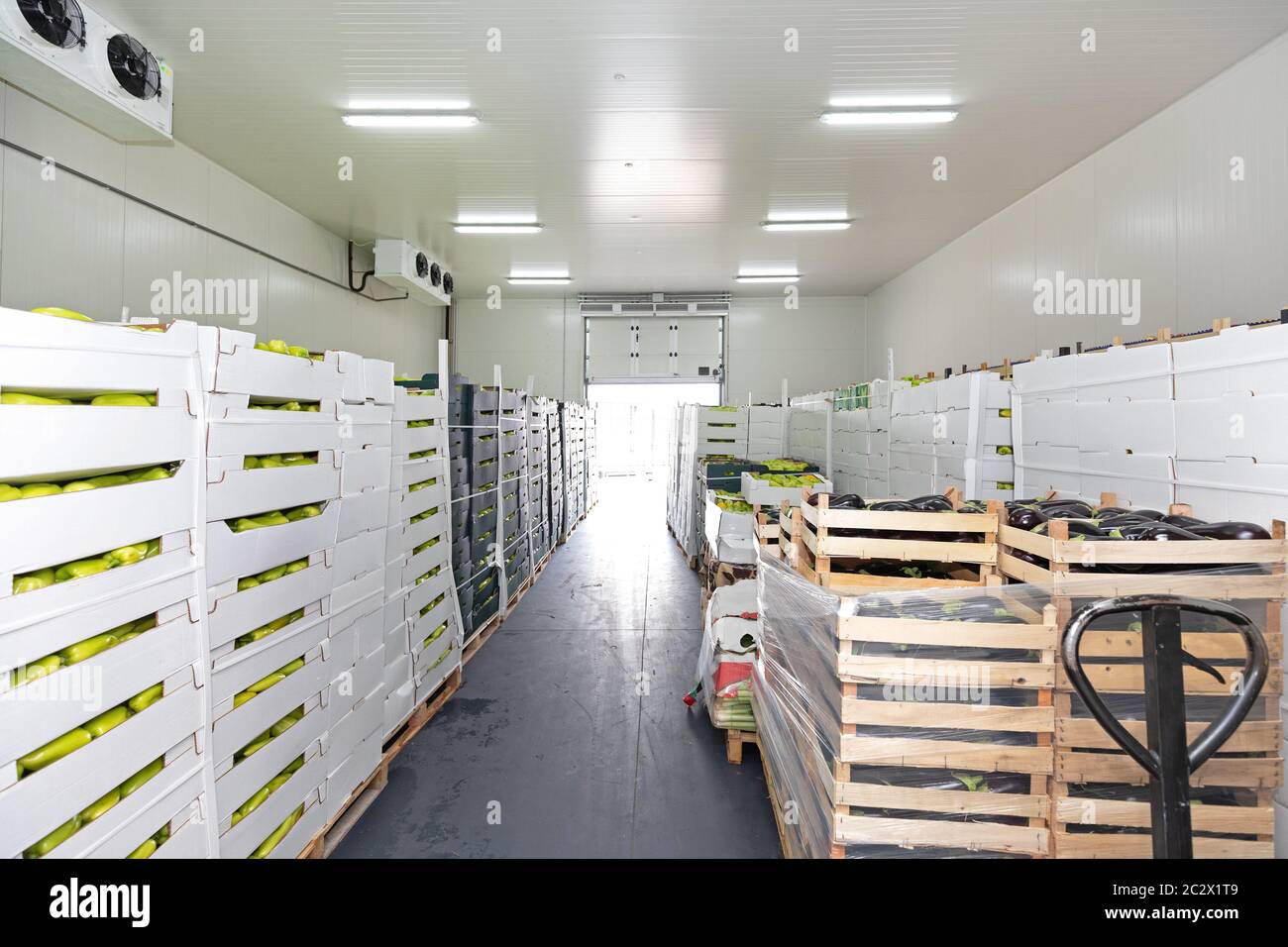 Pallets of food boxes hi-res stock photography and images - Alamy