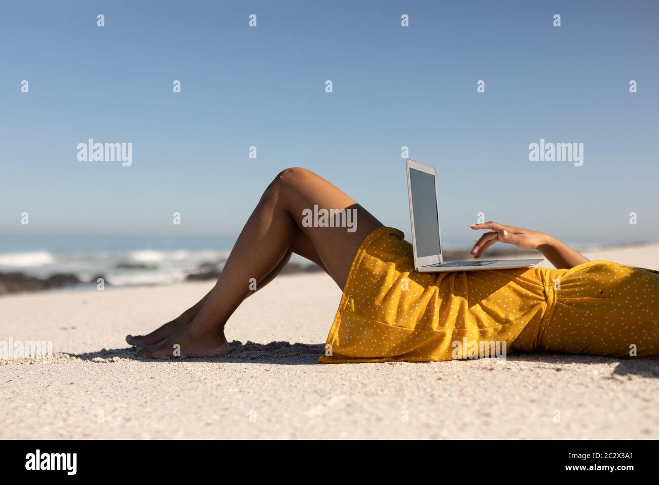 Laptop on beach hi-res stock photography and images - Alamy