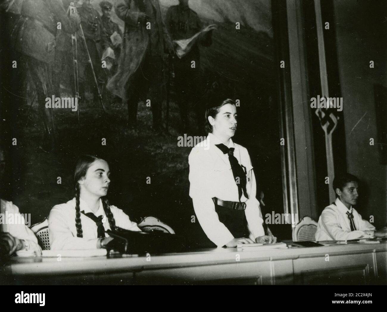 BDM Guide School - Reportage Heinrich Hoffmann Photographs 1933 Adolf ...