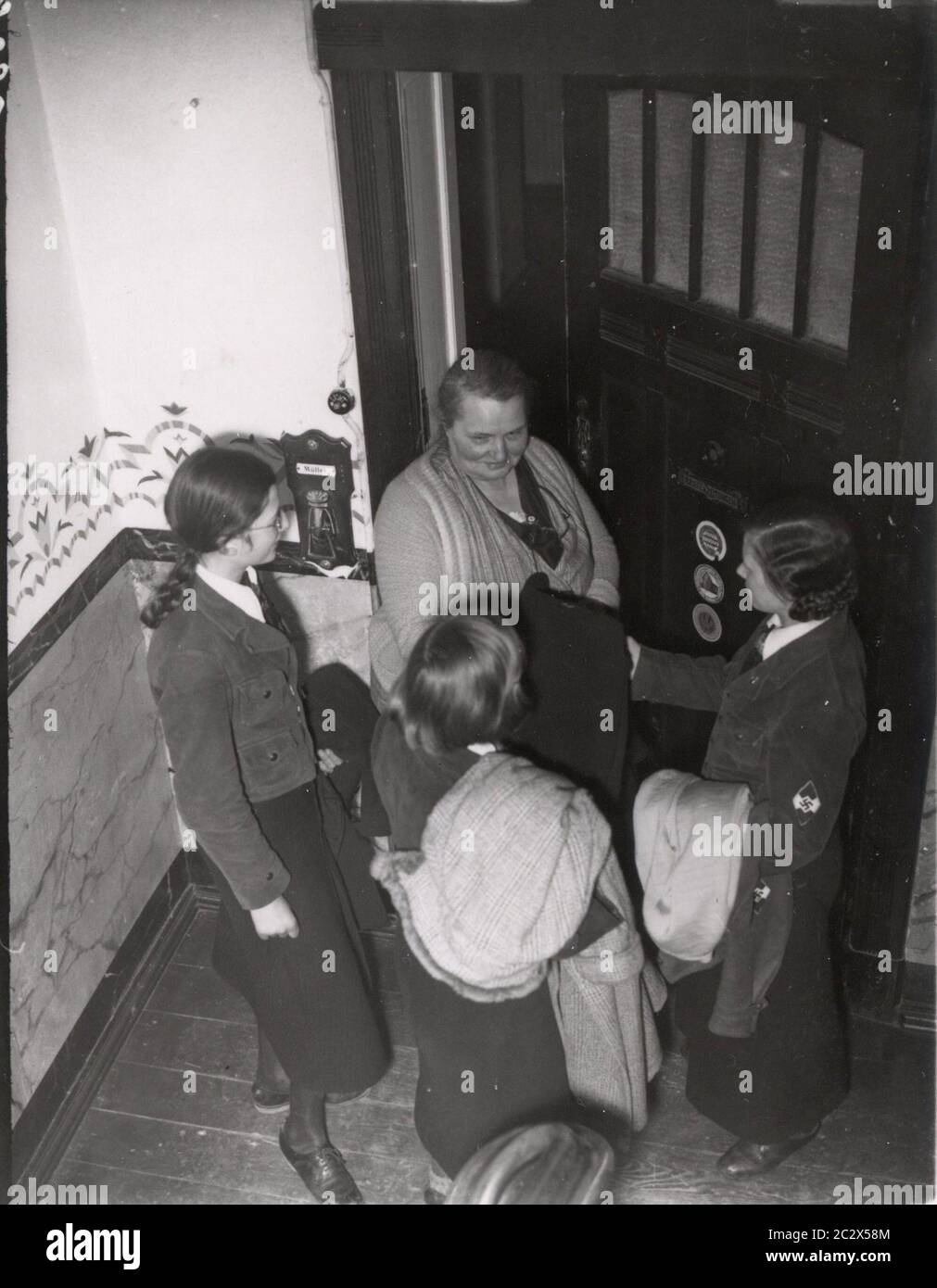 BDM- collects for the winter aid plant Heinrich Hoffmann Photographs ...