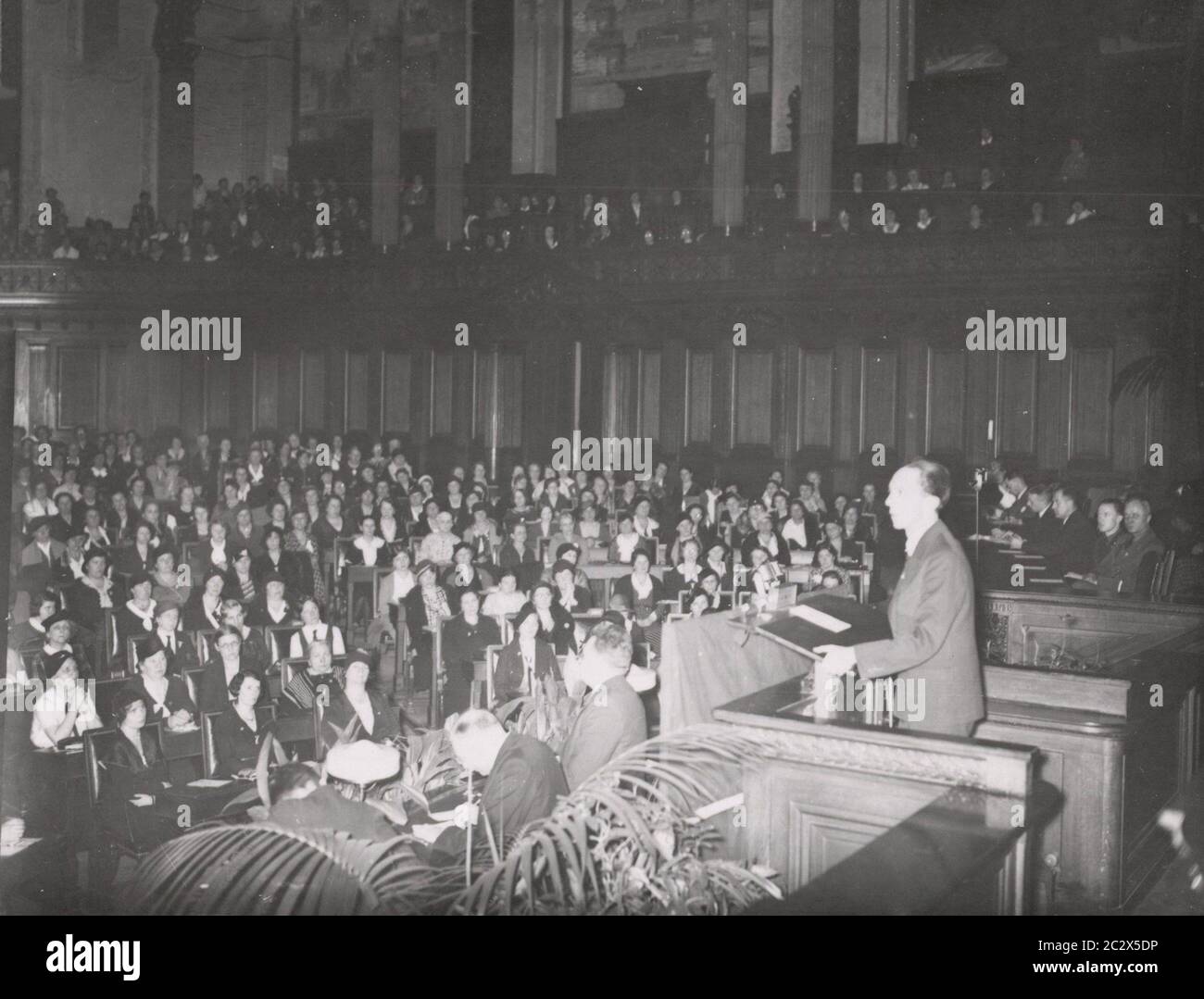 Conference of the Women's Association - Dr. Goebbels speaks Heinrich ...