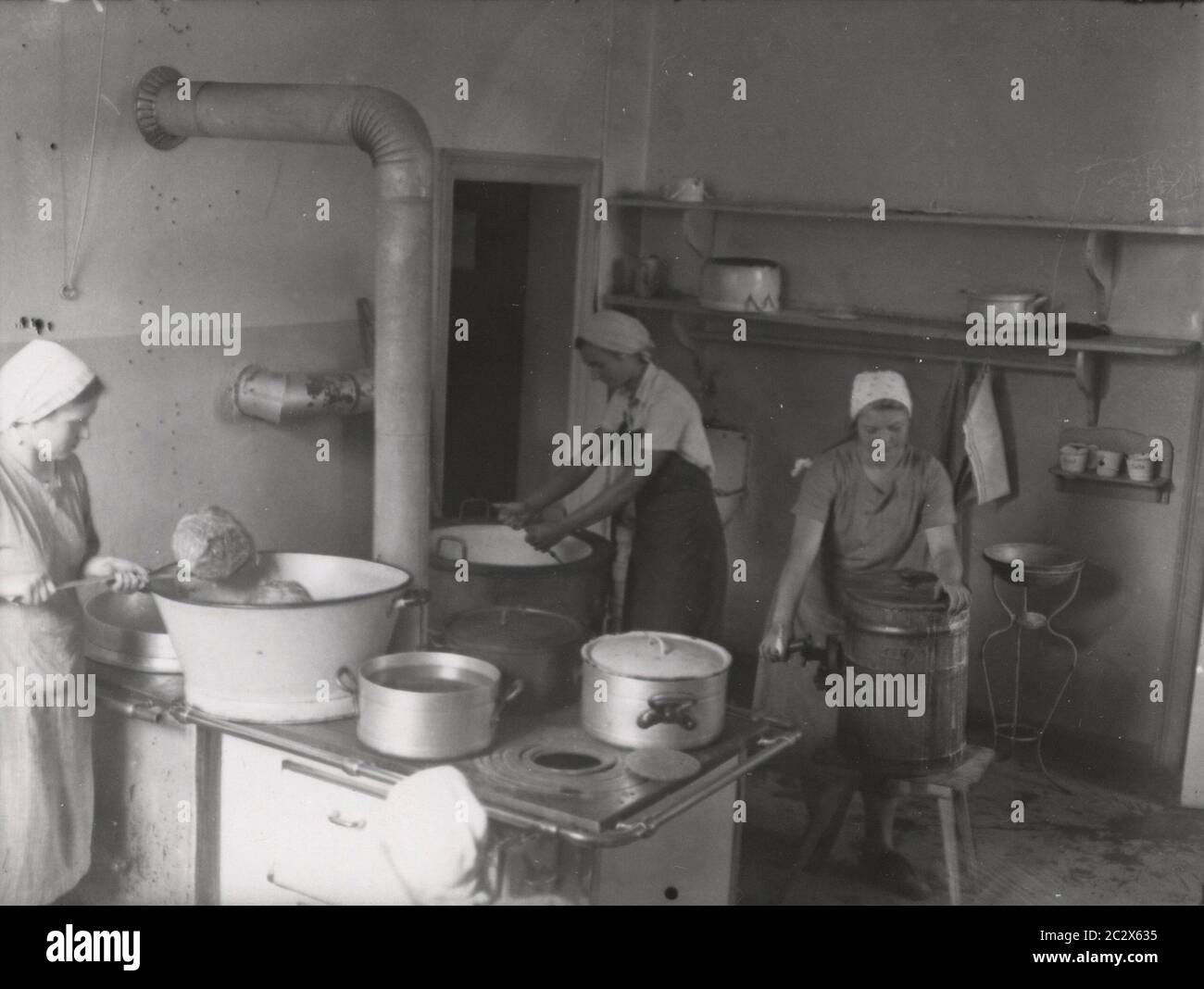 Female labor service in the country Heinrich Hoffmann Photographs 1933 ...