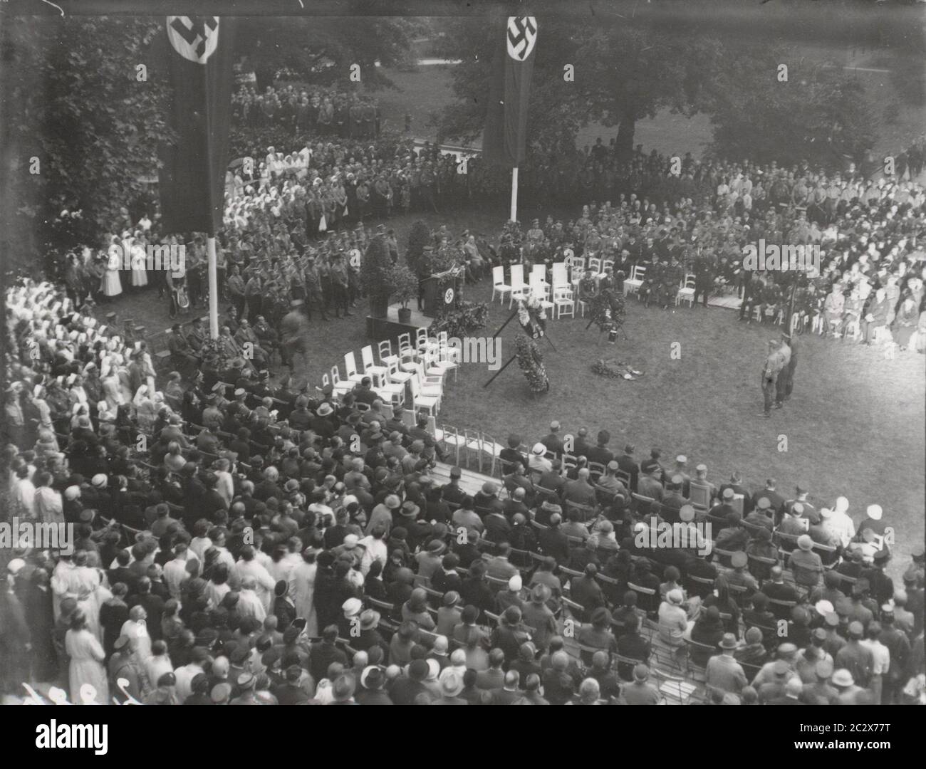 Heinrich Hoffmann Photographs 1933 Adolf Hitler's official photographer ...