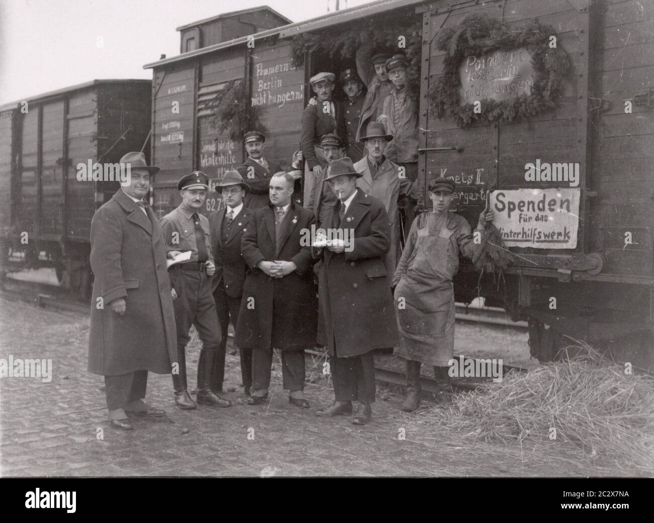 Winter Relief Organization - Reportage Heinrich Hoffmann Photographs ...