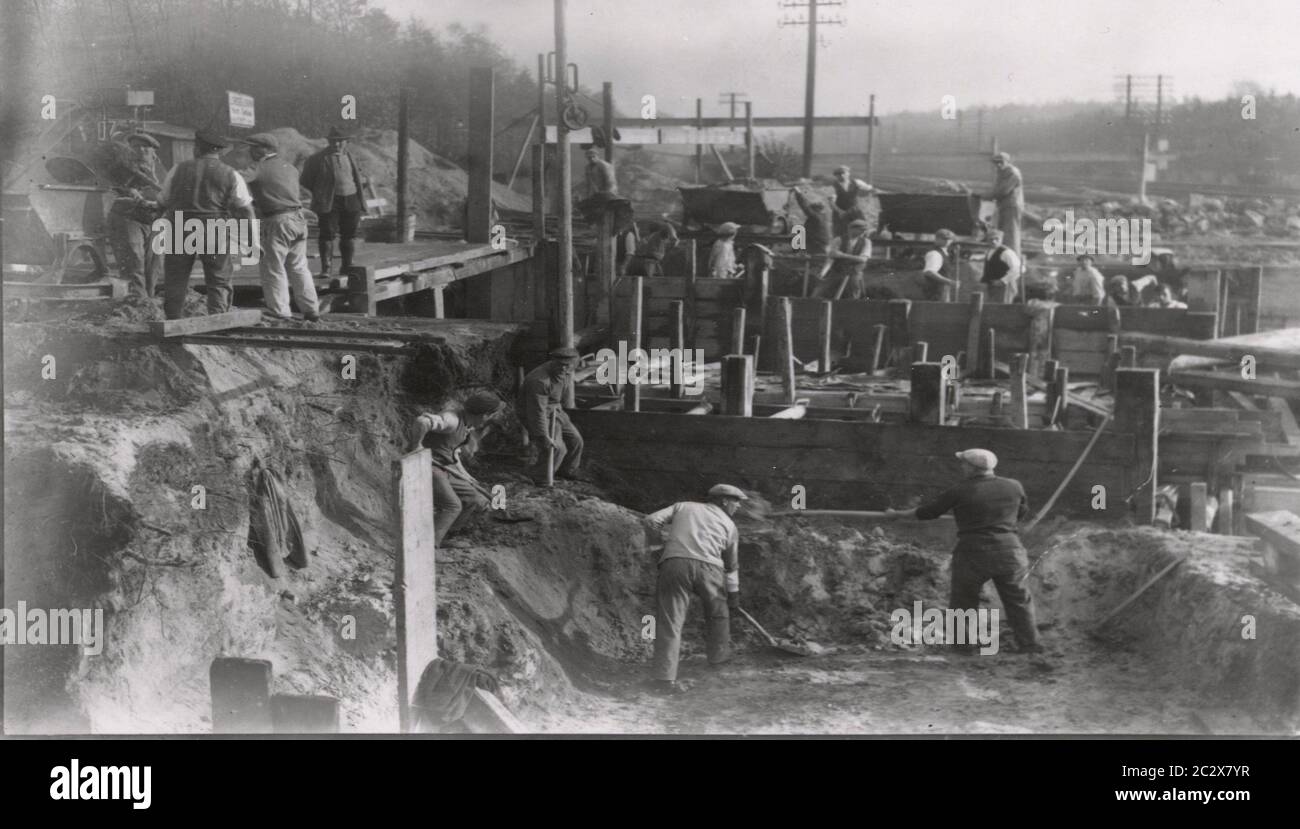 Construction sites of the Reichsautobahn near Frankfurt Heinrich ...