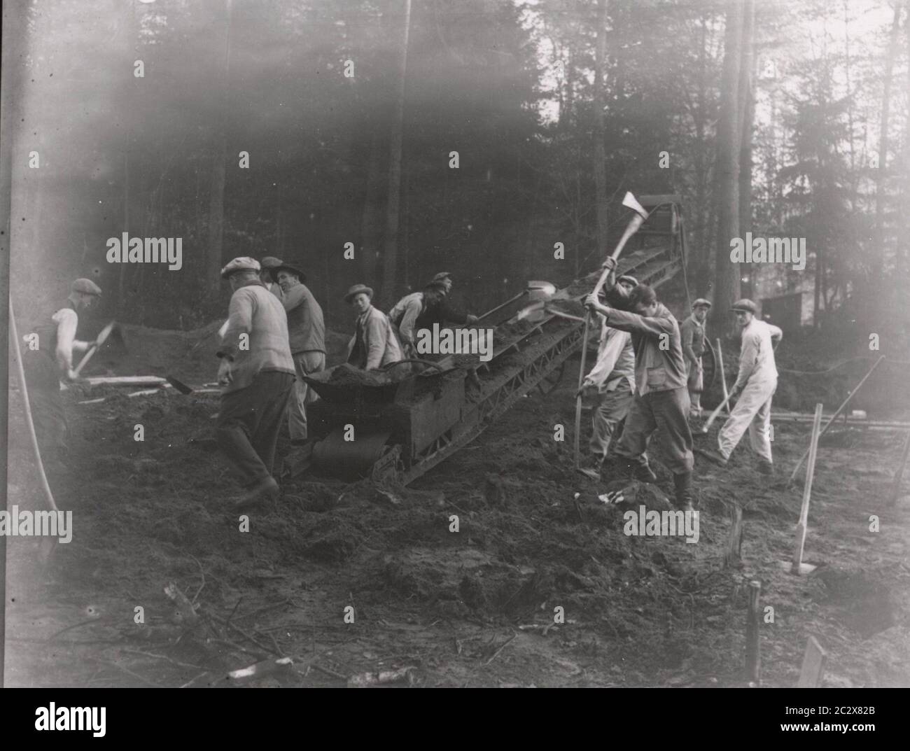 Construction sites of the Reichsautobahn near Frankfurt Heinrich ...