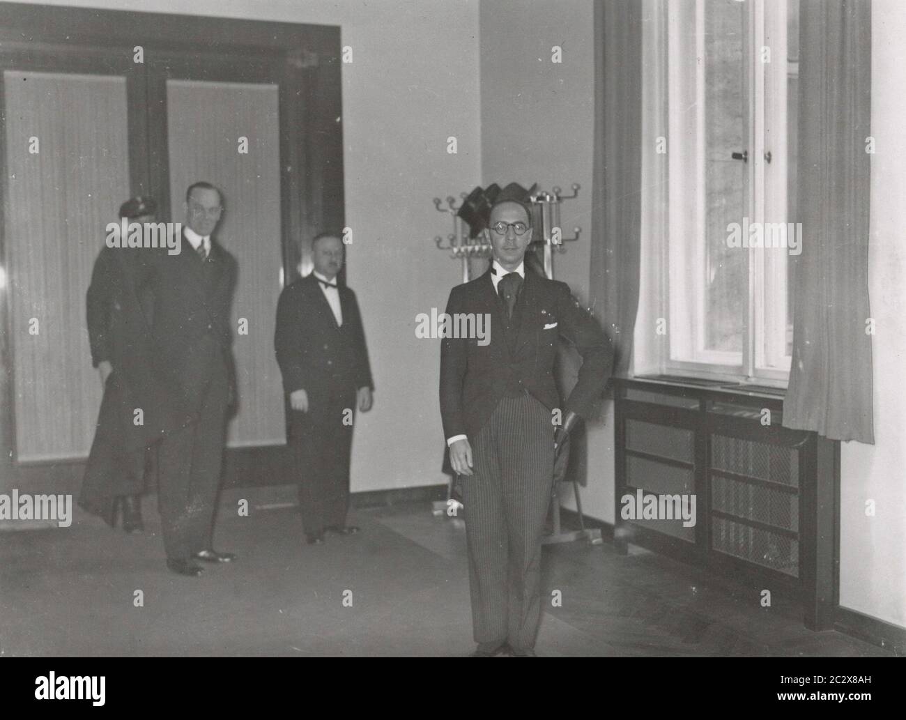 Heinrich Hoffmann Photographs 1933 Adolf Hitler's official photographer ...