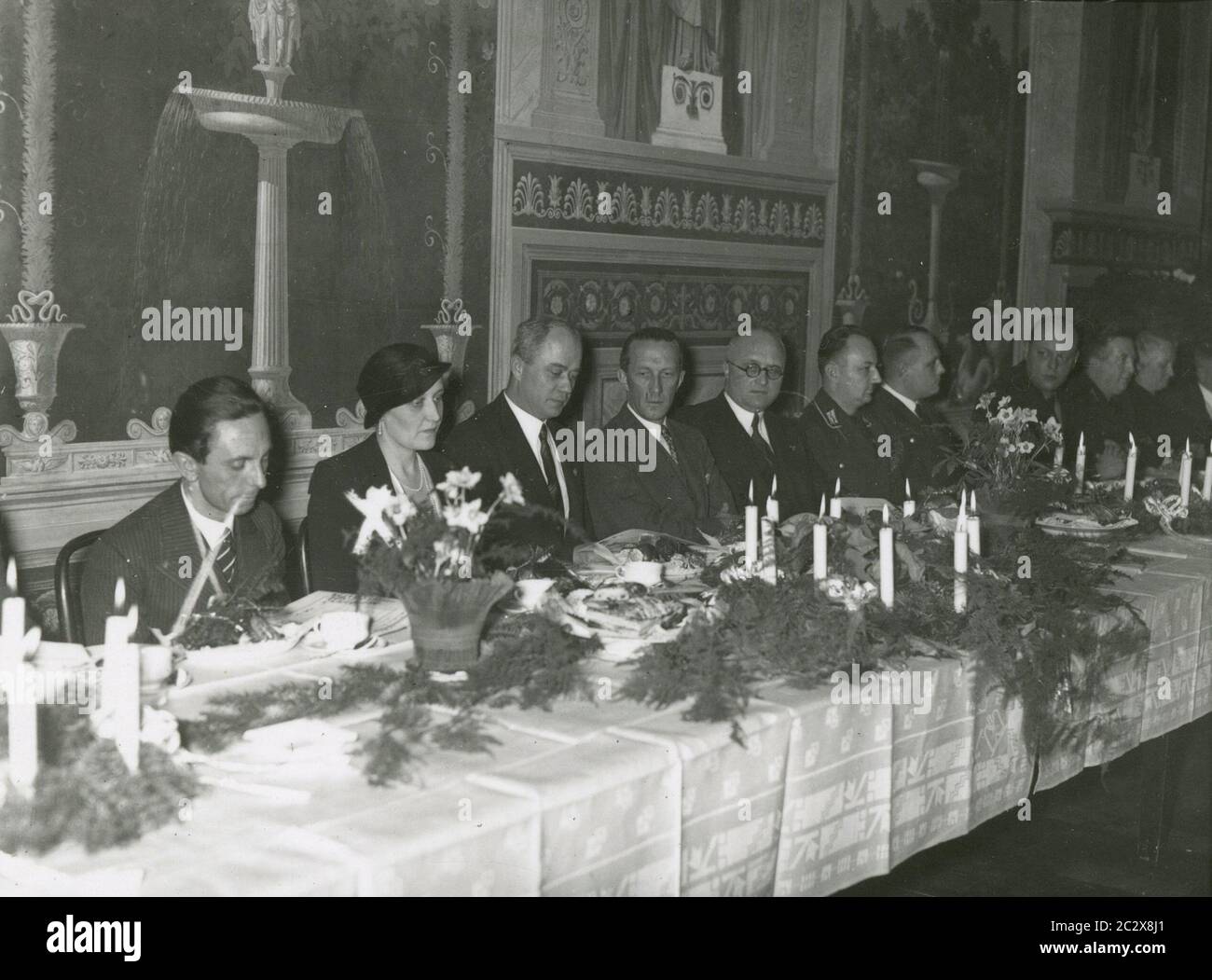Christmas party in the Ministry of Propaganda - Ms. Goebbels and staff ...