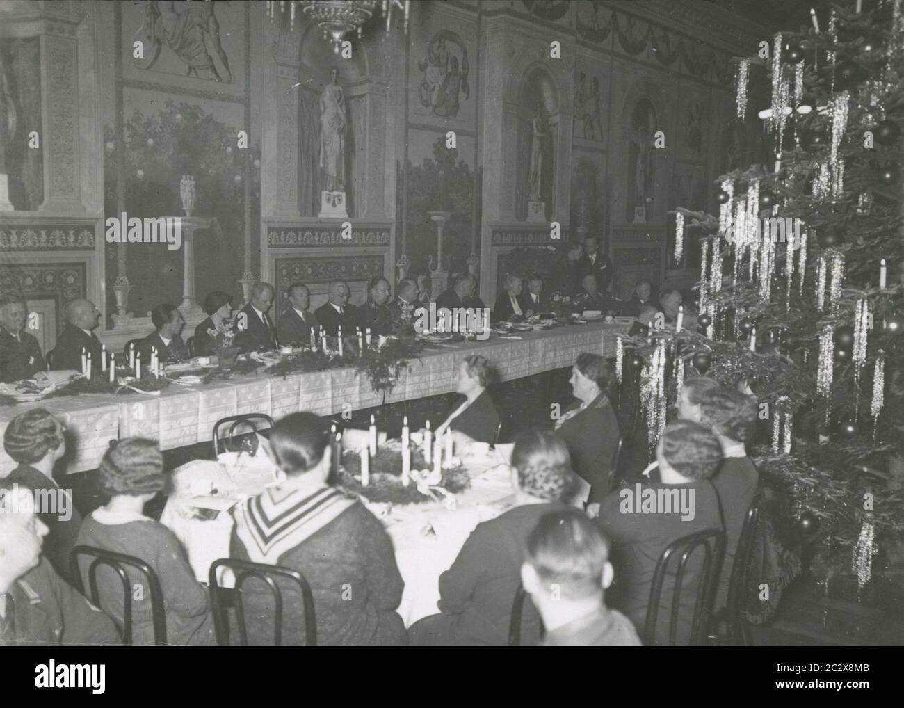 Christmas party in the Ministry of Propaganda - Ms. Goebbels and staff ...
