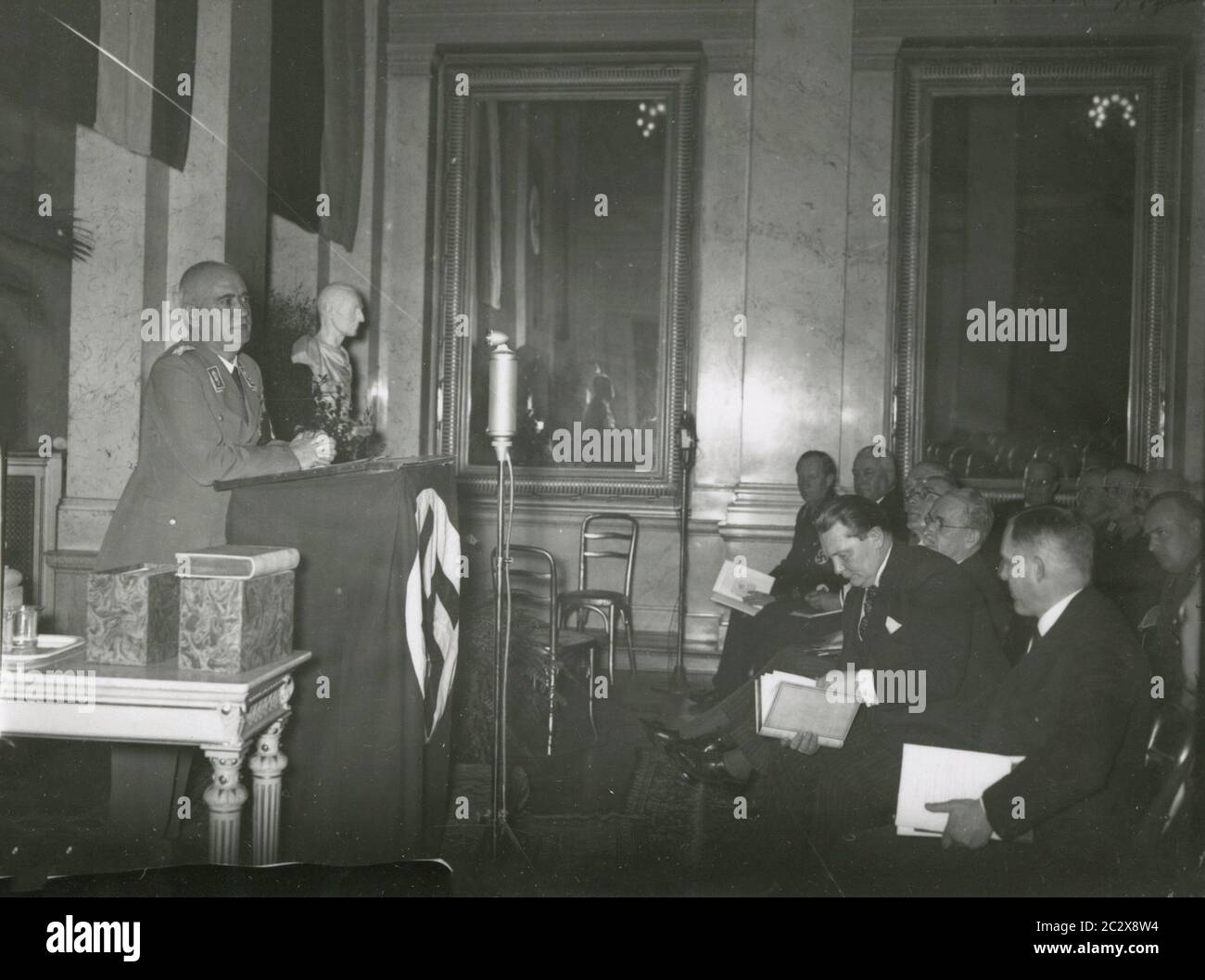 Hitler podium hi-res stock photography and images - Alamy