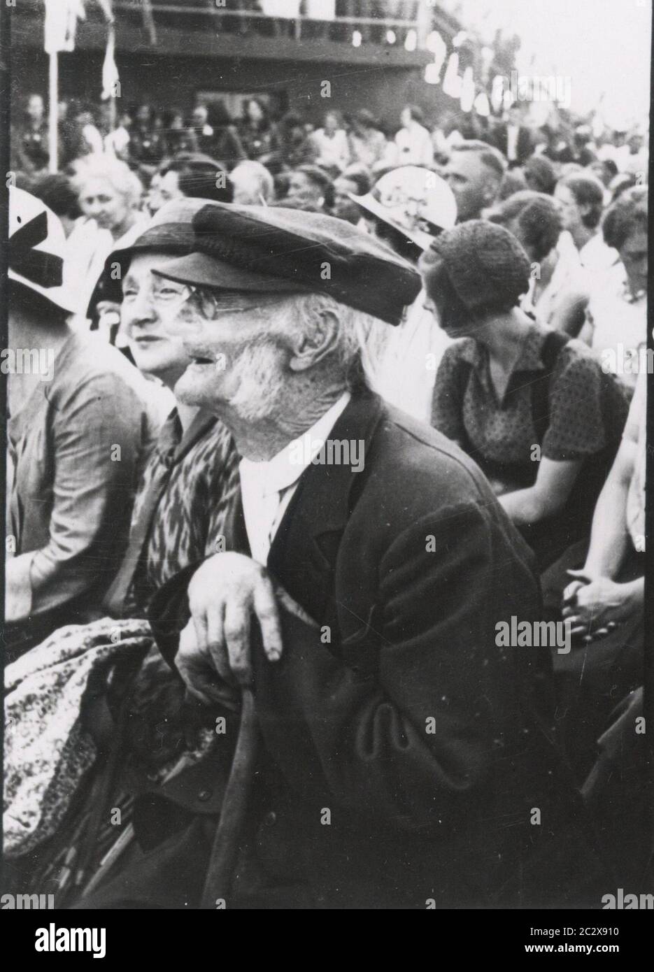 Heinrich Hoffmann Photographs 1933 Adolf Hitler's official photographer ...