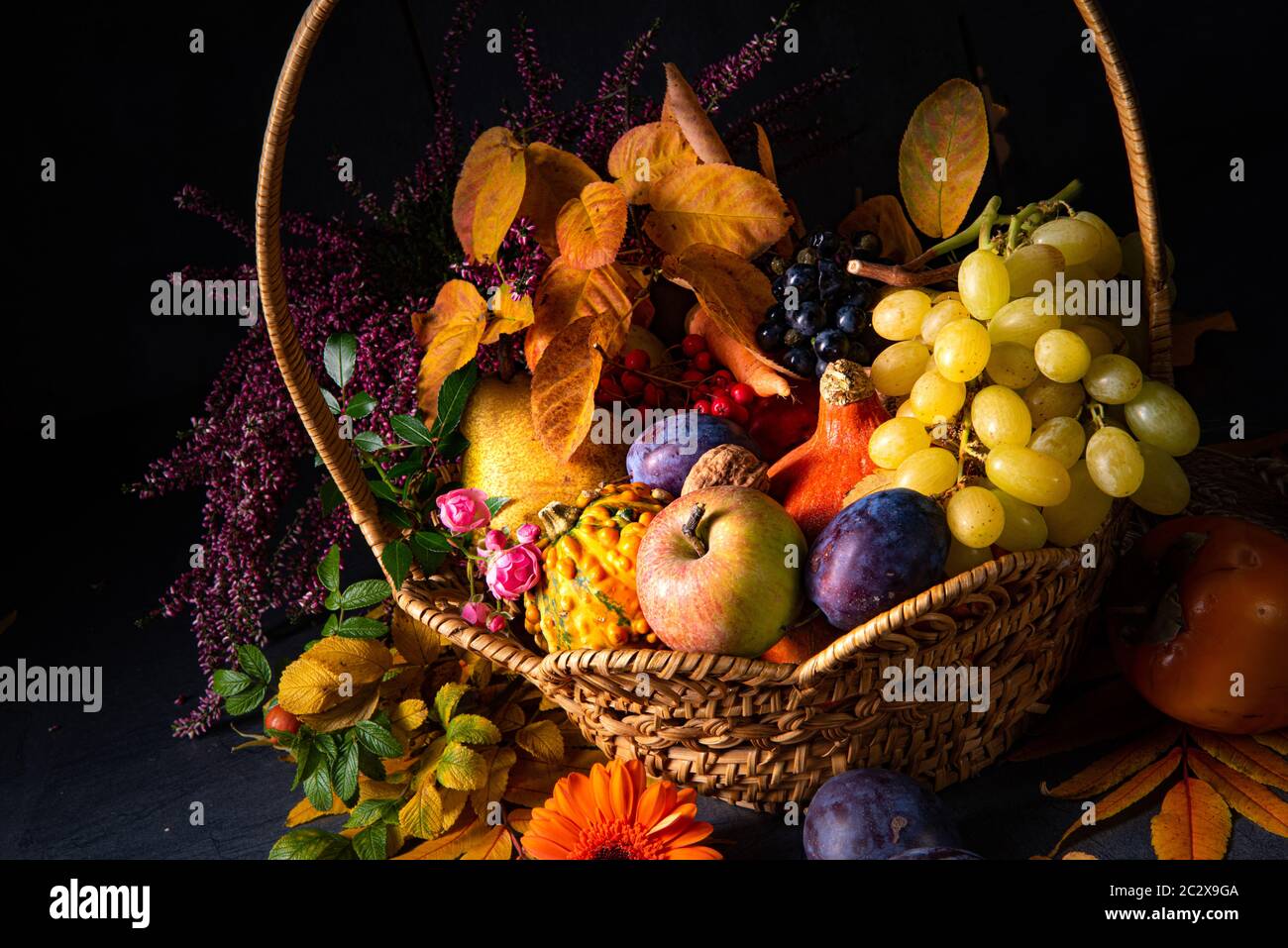 Cornucopia empty hi-res stock photography and images - Alamy