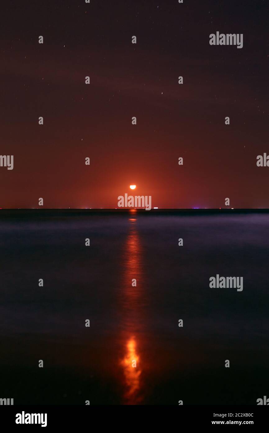 Starry night sky over sea at the beach Stock Photo - Alamy