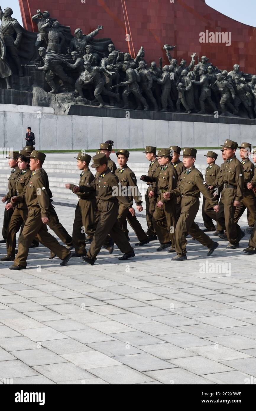 North korean soldiers marching hi-res stock photography and images - Alamy