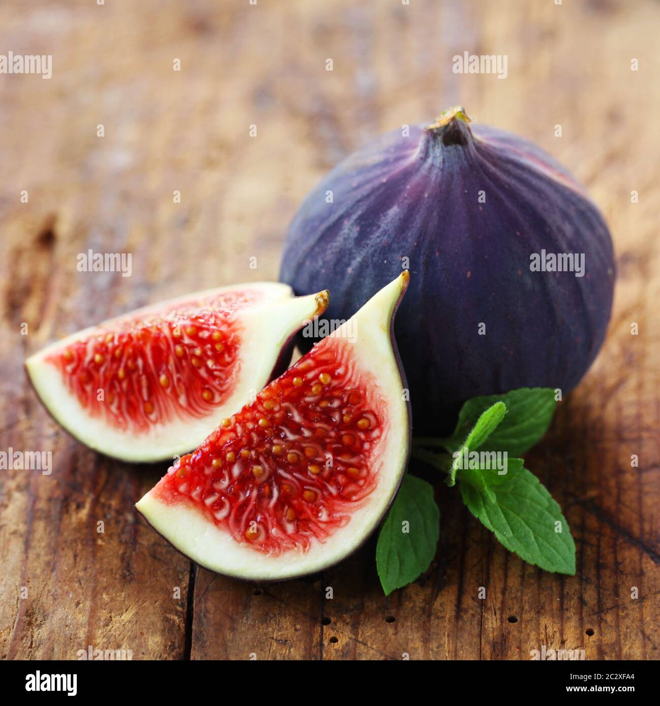 Whole and cut open hi-res stock photography and images - Alamy