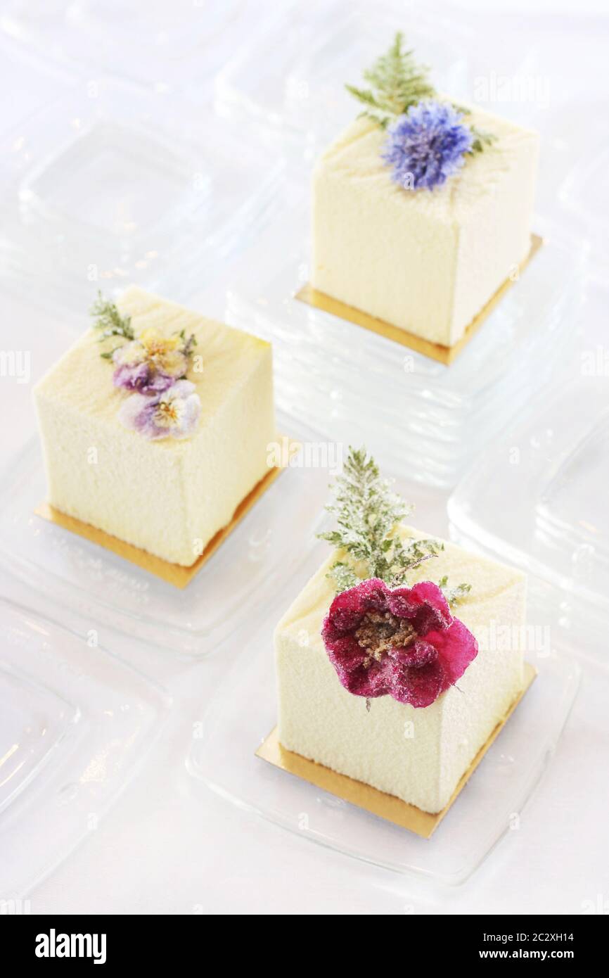 Fancy cakes hi-res stock photography and images - Alamy