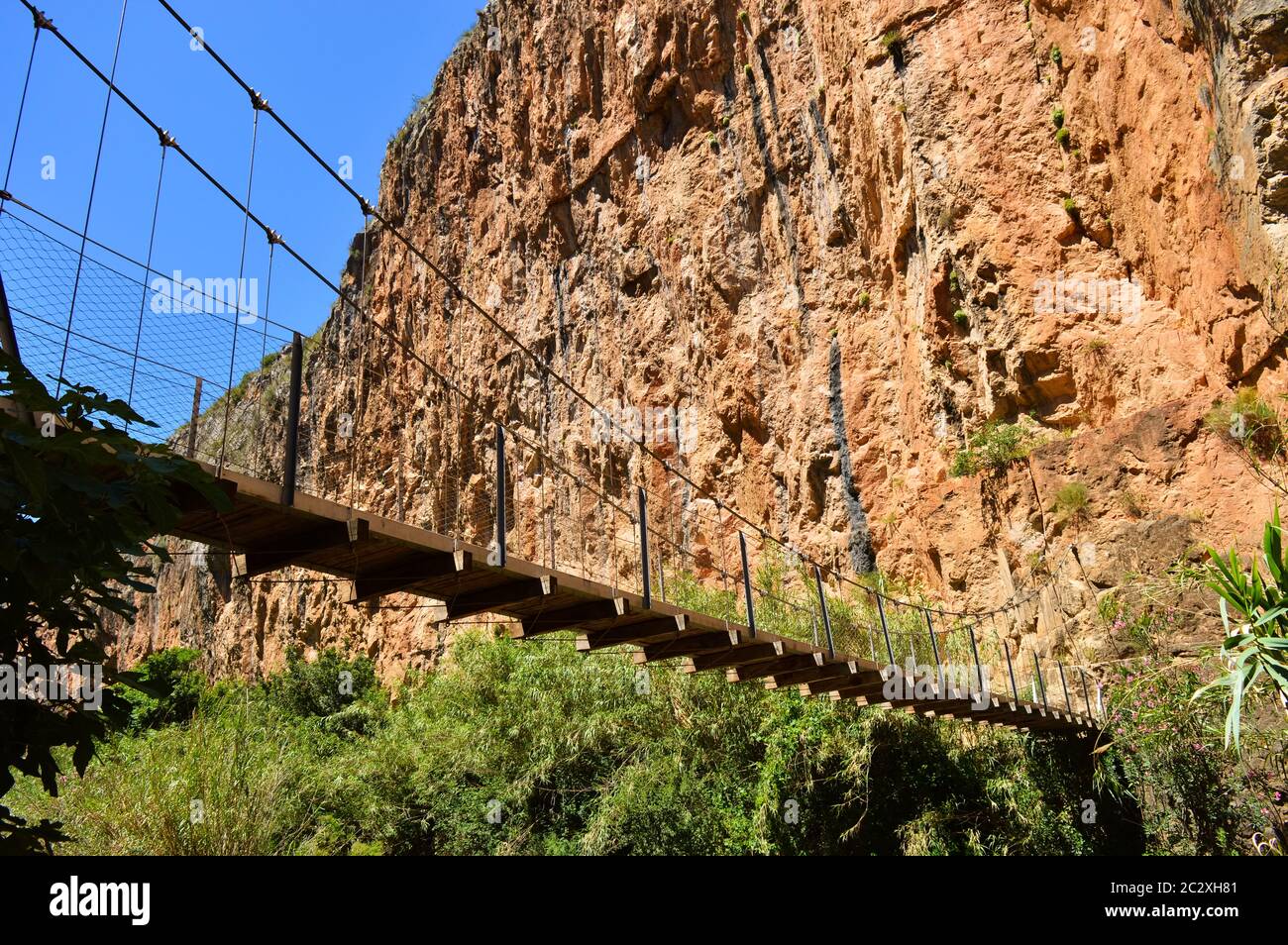 Hanging bridges hi-res stock photography and images - Alamy