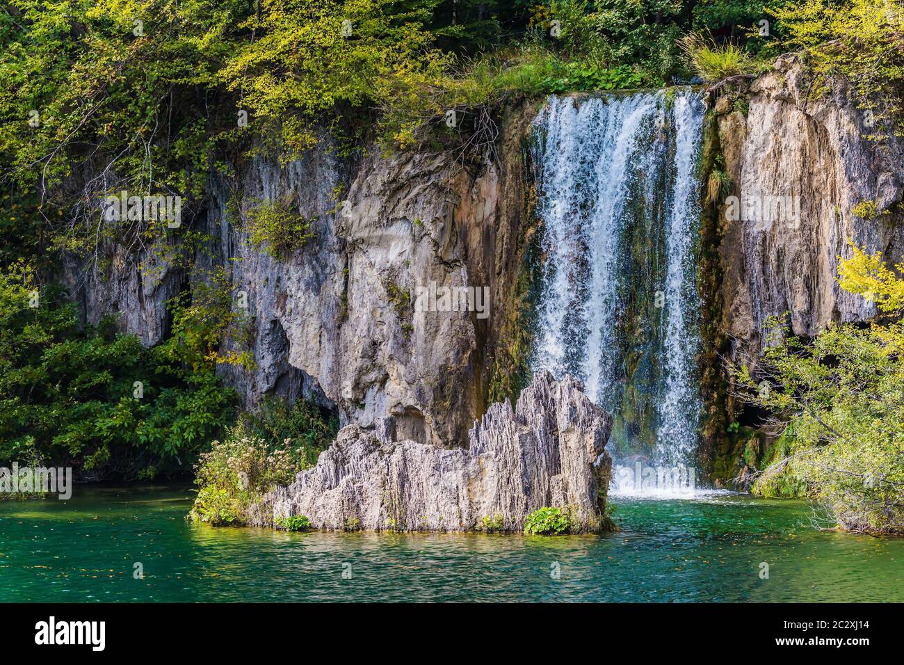 Rock ledge waterfall hi-res stock photography and images - Alamy