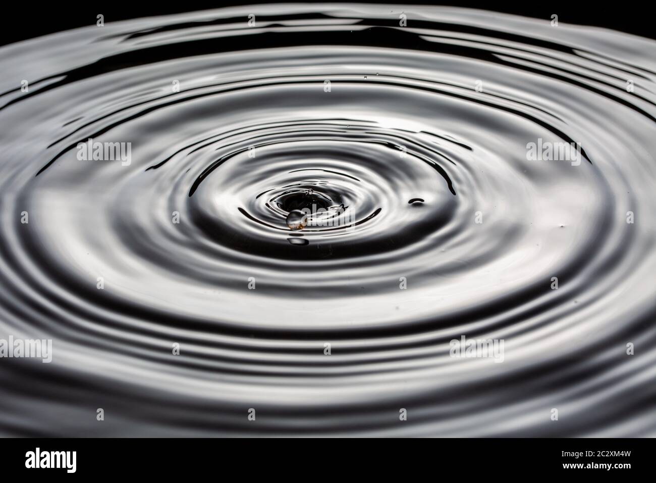 water droplets splashing into water, splashing water rain drops Stock ...