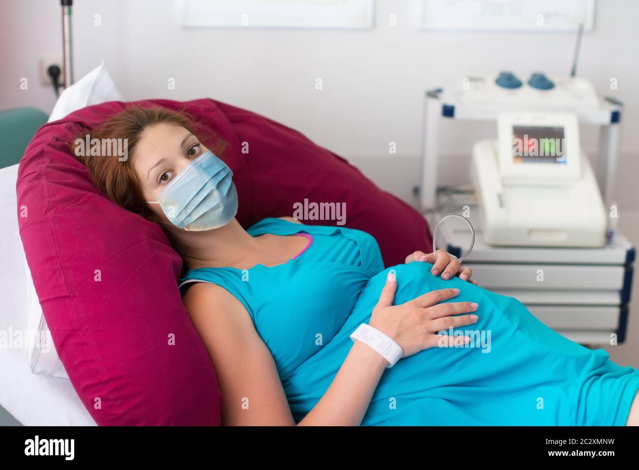Woman giving birth in hospital hi-res stock photography and images - Alamy