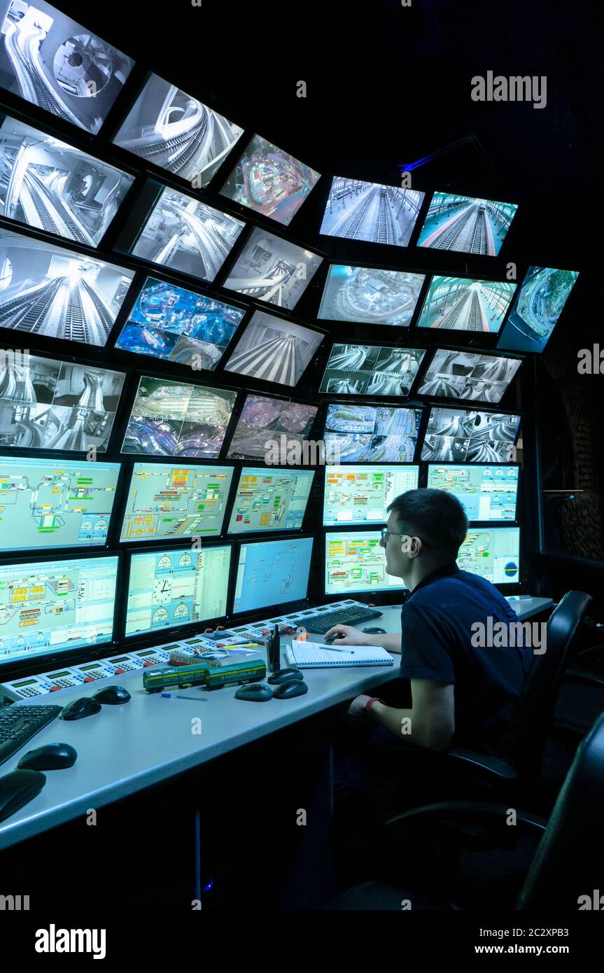 Multi screens hi-res stock photography and images - Alamy