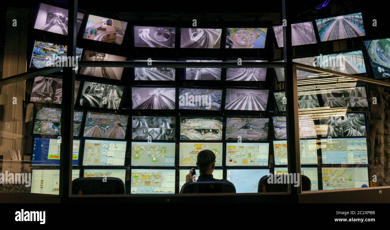 Multi screens hi-res stock photography and images - Alamy