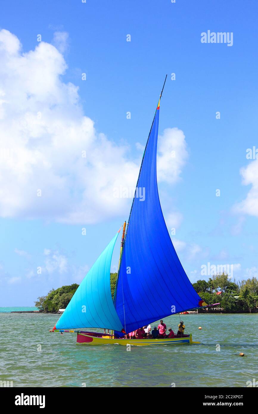 Image of a boat hi-res stock photography and images - Alamy