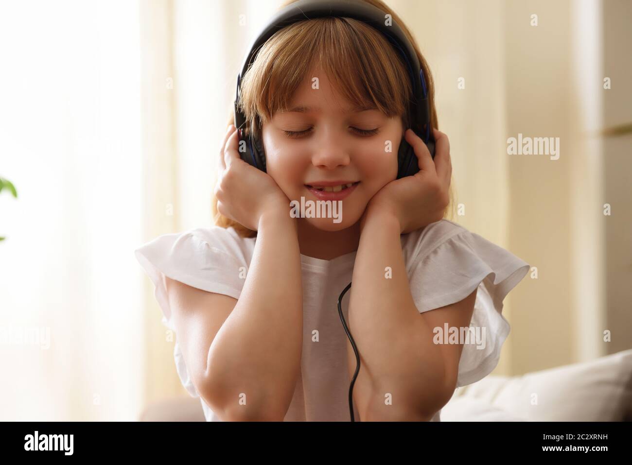 Carefully listening hi-res stock photography and images - Alamy