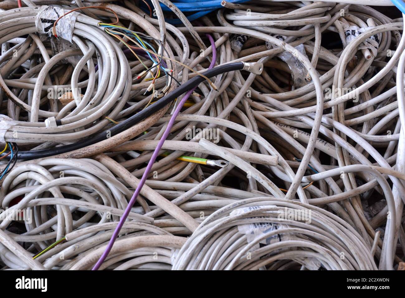 Photo Picture Heap of Scrap Metal Ready for Recycling Stock Photo - Alamy
