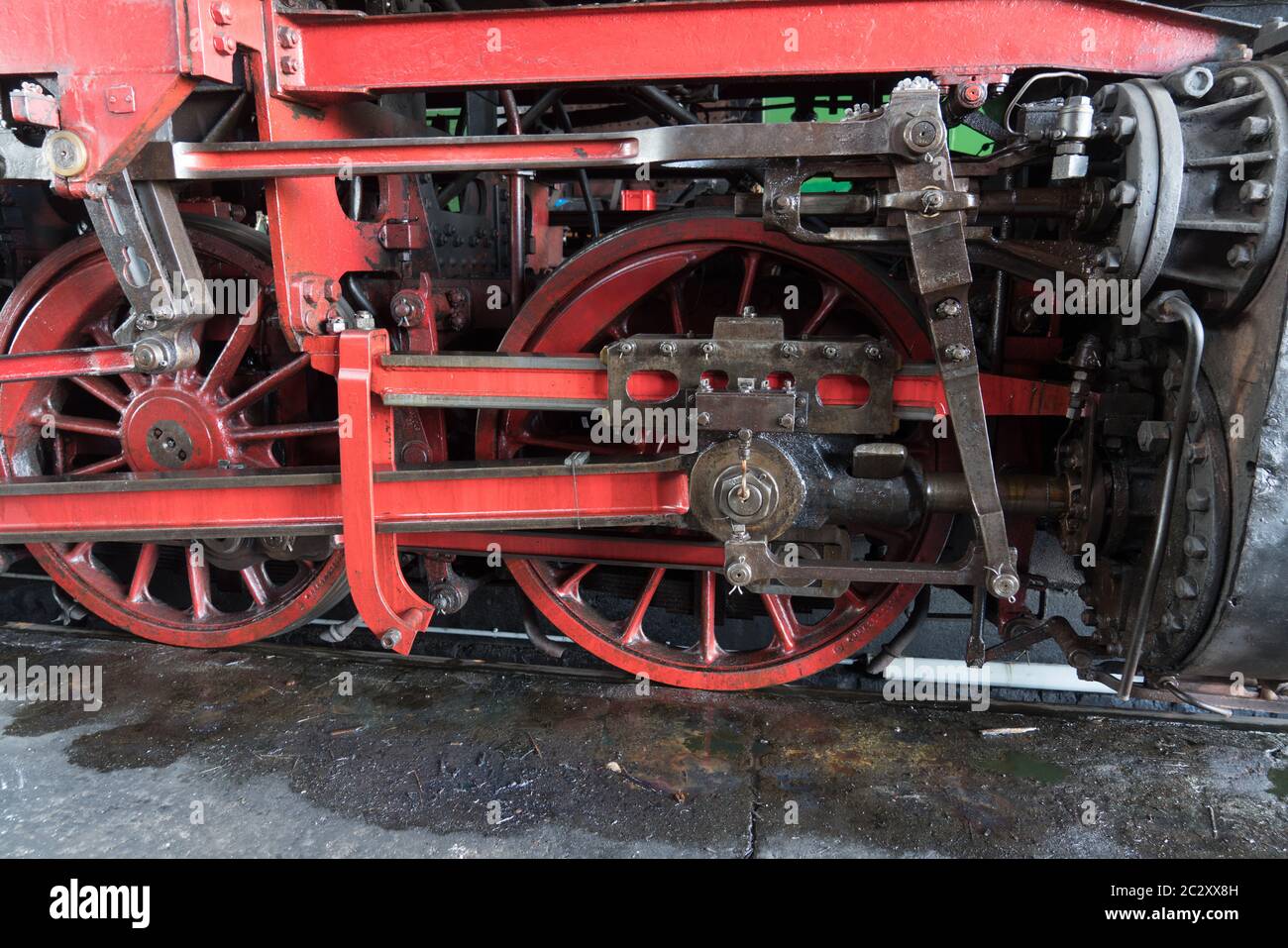 Drive rods of a steam locomotive Stock Photo - Alamy