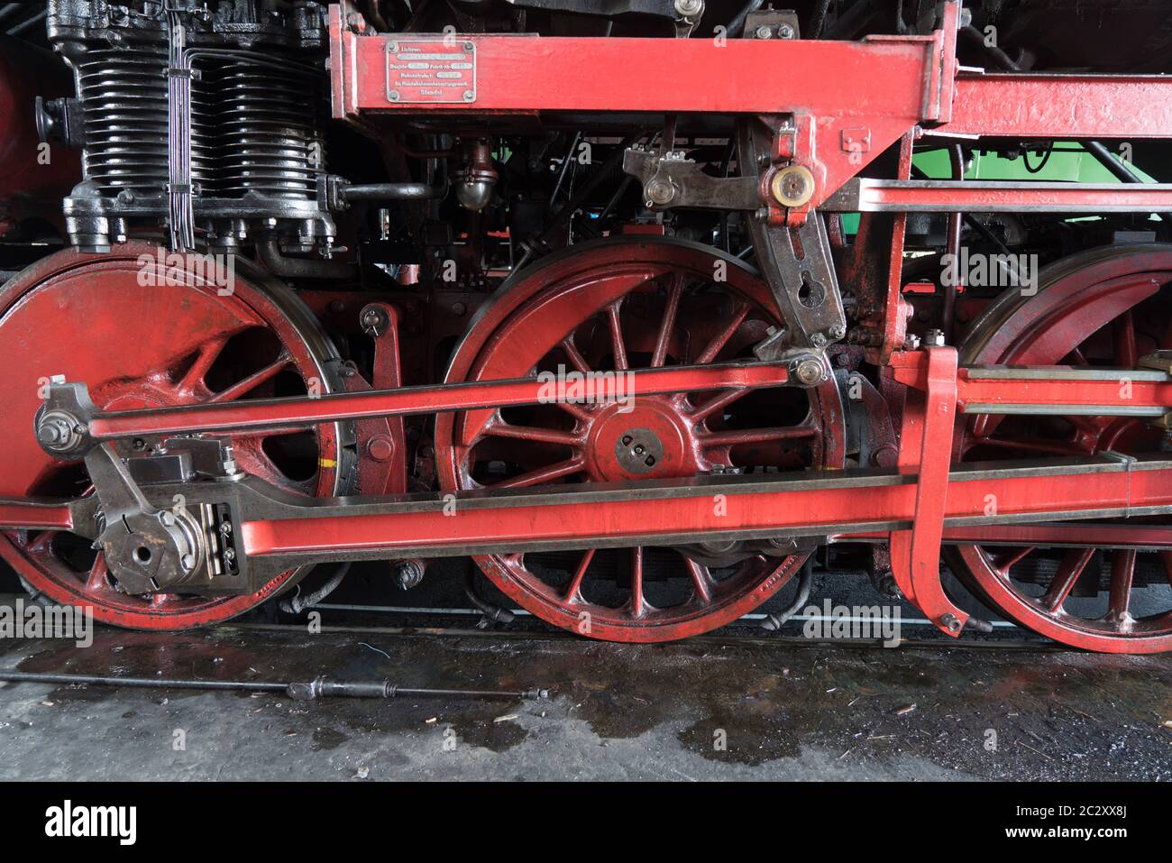Drive rods of a steam locomotive Stock Photo - Alamy