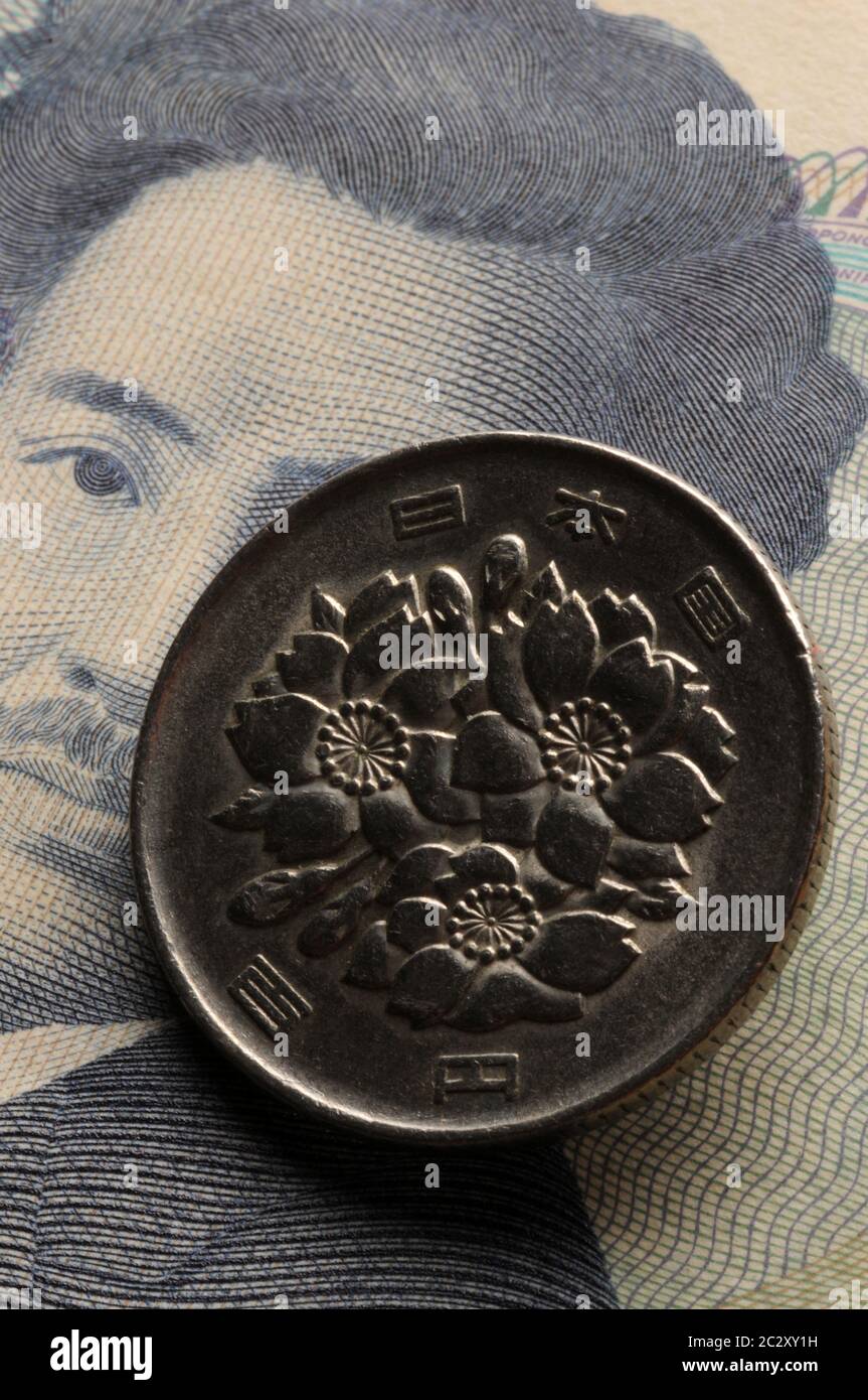1000 yen coin hi-res stock photography and images - Alamy