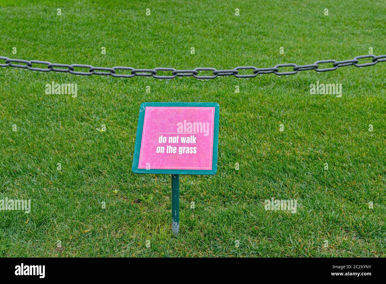 Do Not Walk On the Grass Warning Sign Stock Photo - Alamy