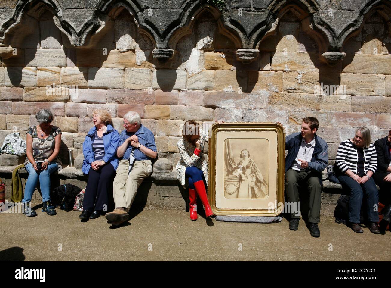 Antiques roadshow fiona bruce hi-res stock photography and images - Alamy