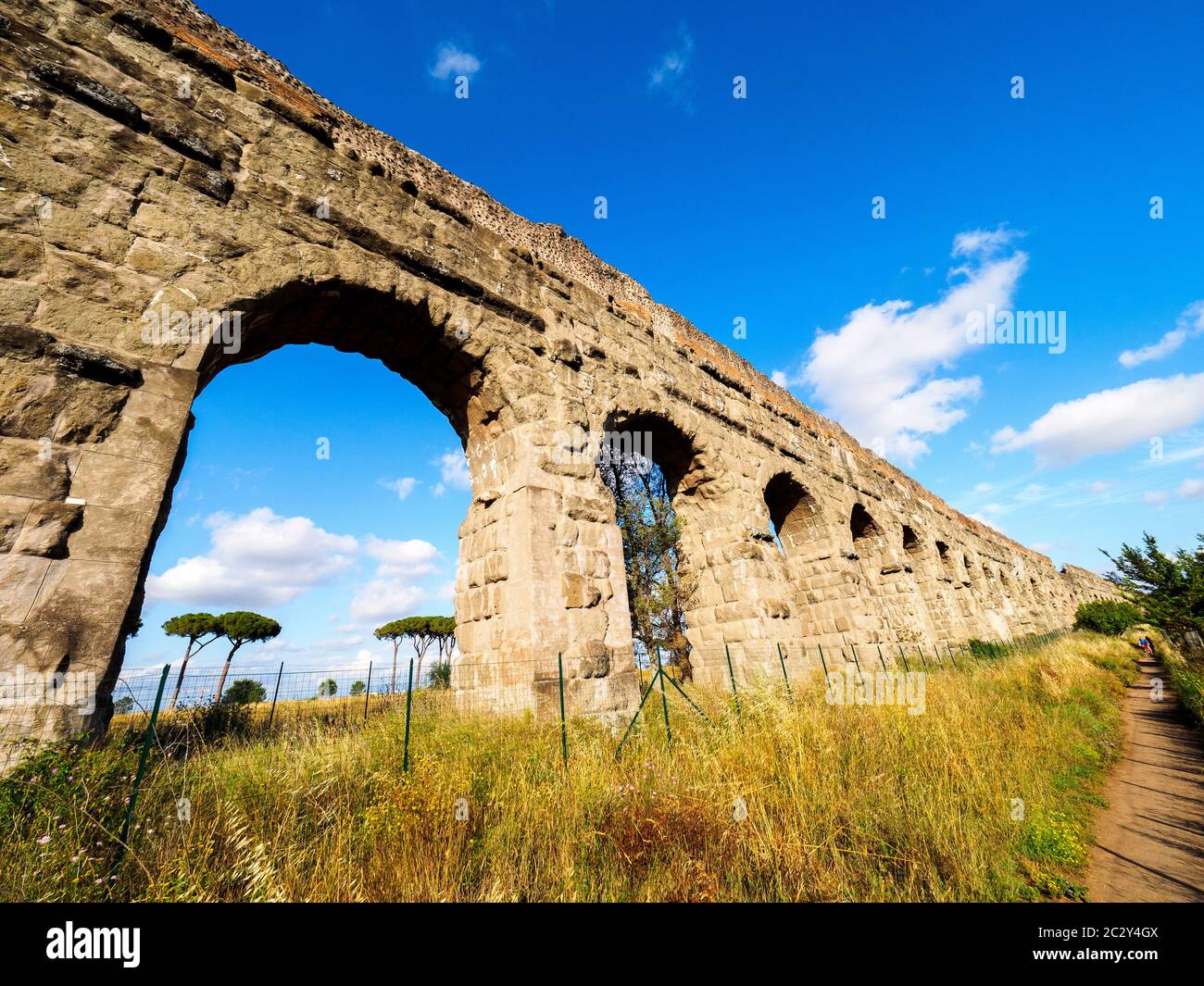 Acquedotto Claudio (Claudian Aqueduct) ancient Roman aqueduct ruins ...