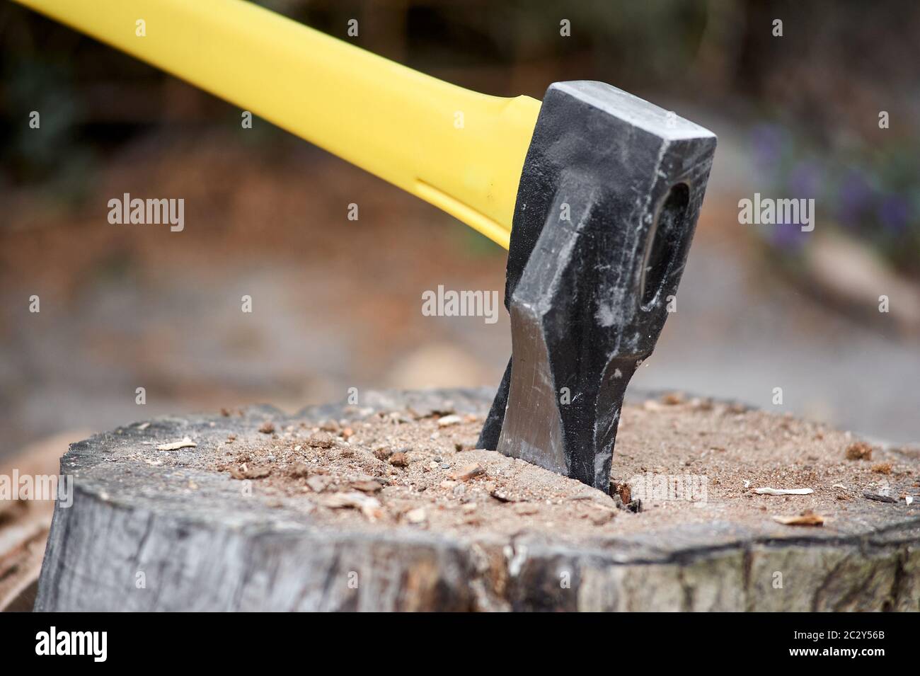 Ax chopping hi-res stock photography and images - Alamy