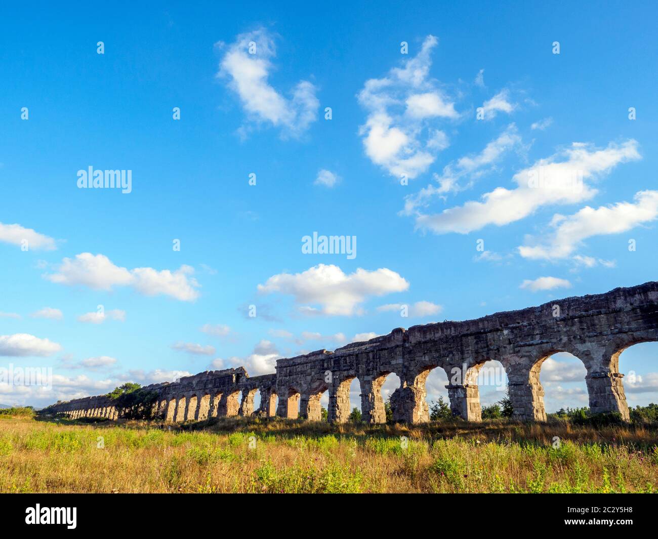 Acquedotto Claudio (Claudian Aqueduct) ancient Roman aqueduct ruins ...