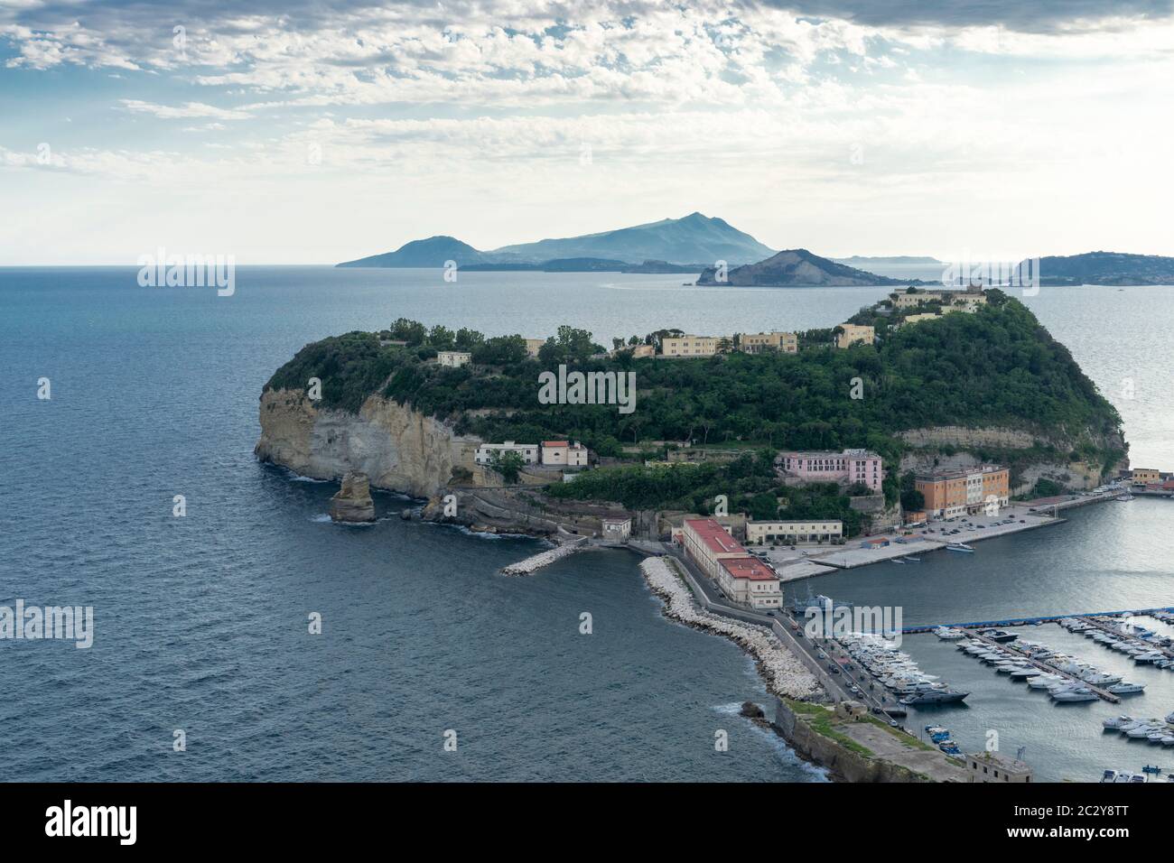 48/5000 view of the island of Nisida in the gulf of Pozzuoli Stock ...