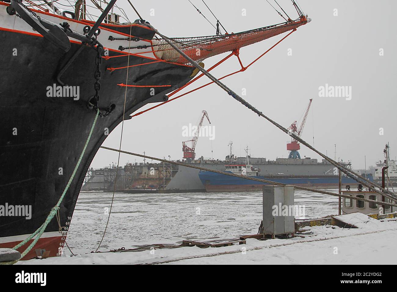 Winter, seaport with modern and old ships Stock Photo - Alamy