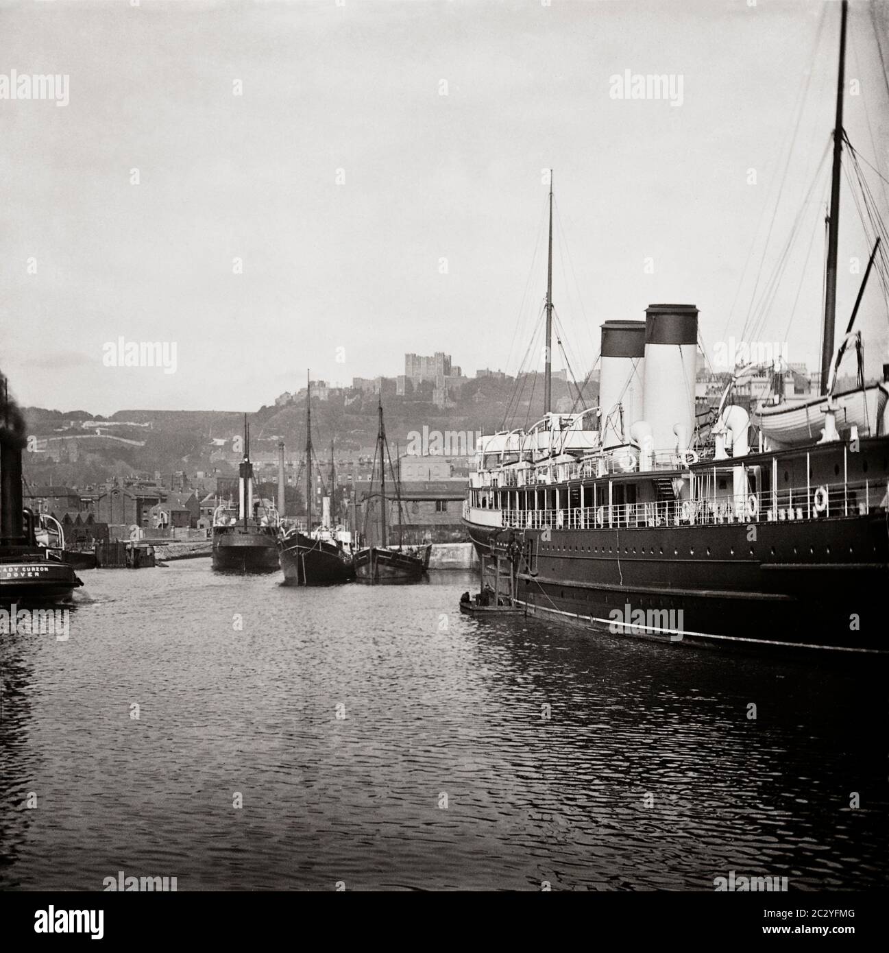 Historical Britain, English city streets and landscapes circa 1900 ...