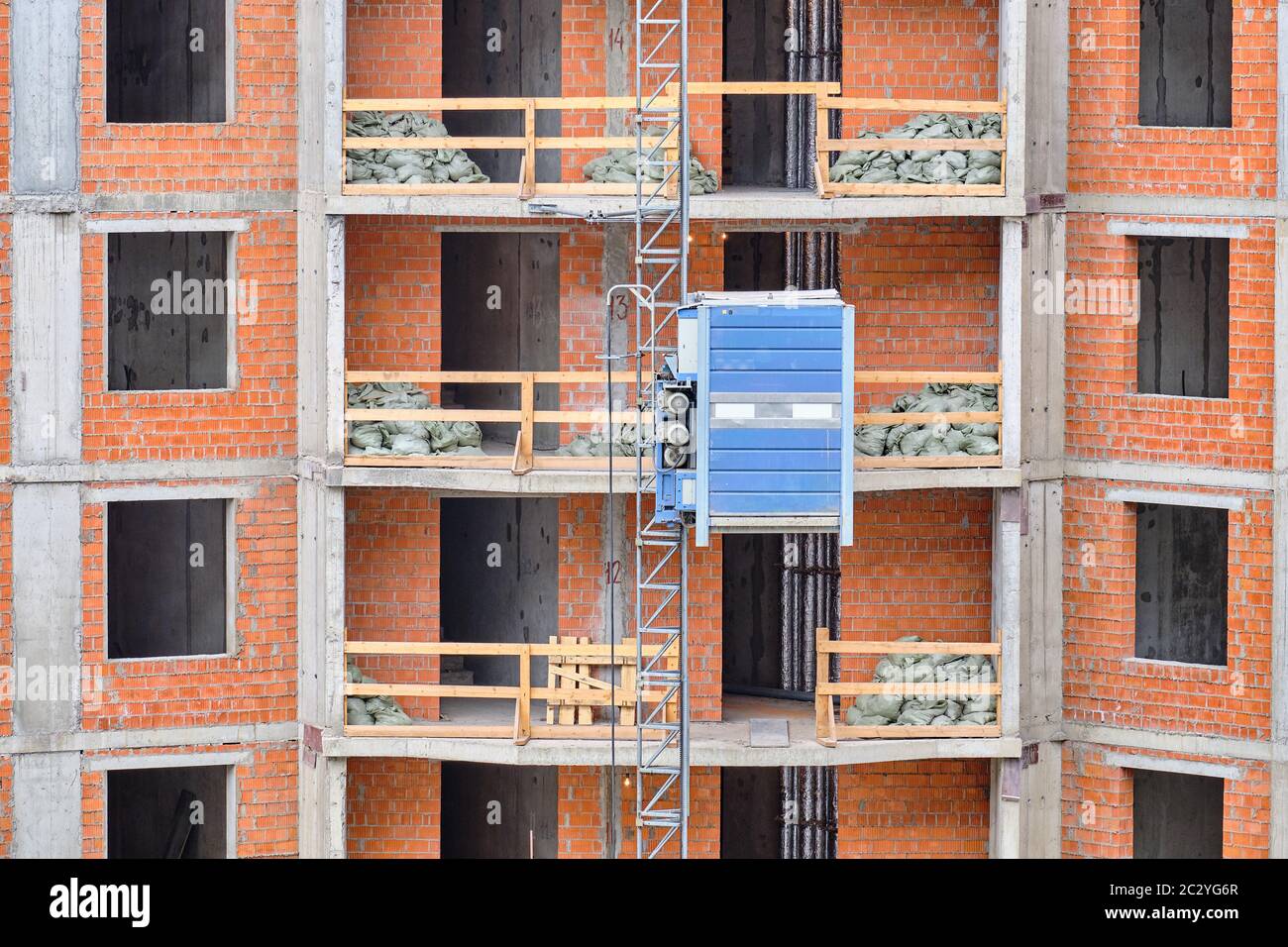 External elevator hi-res stock photography and images - Alamy