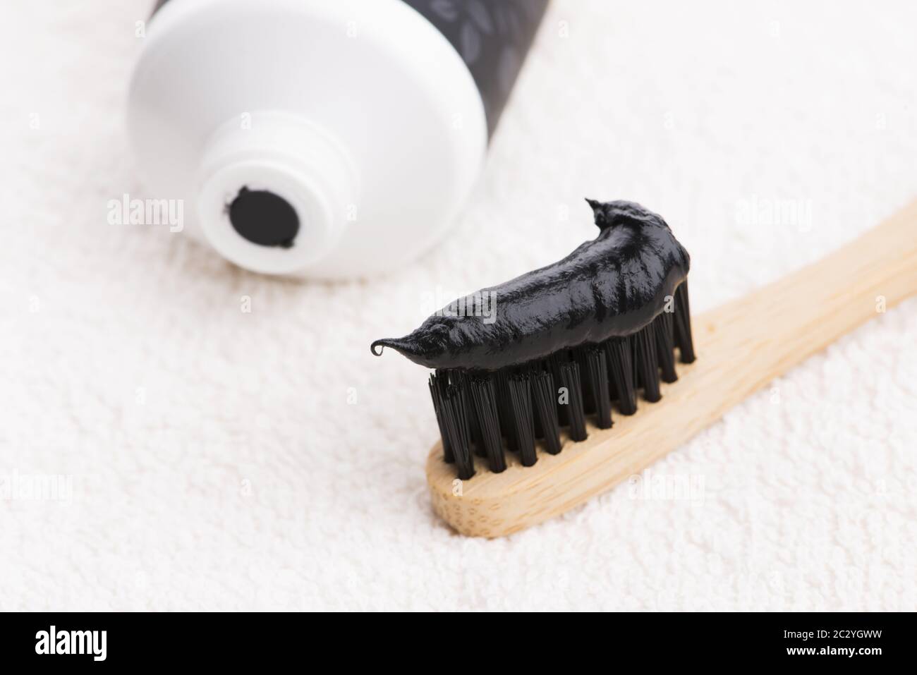 Charcoal toothpaste hi-res stock photography and images - Alamy