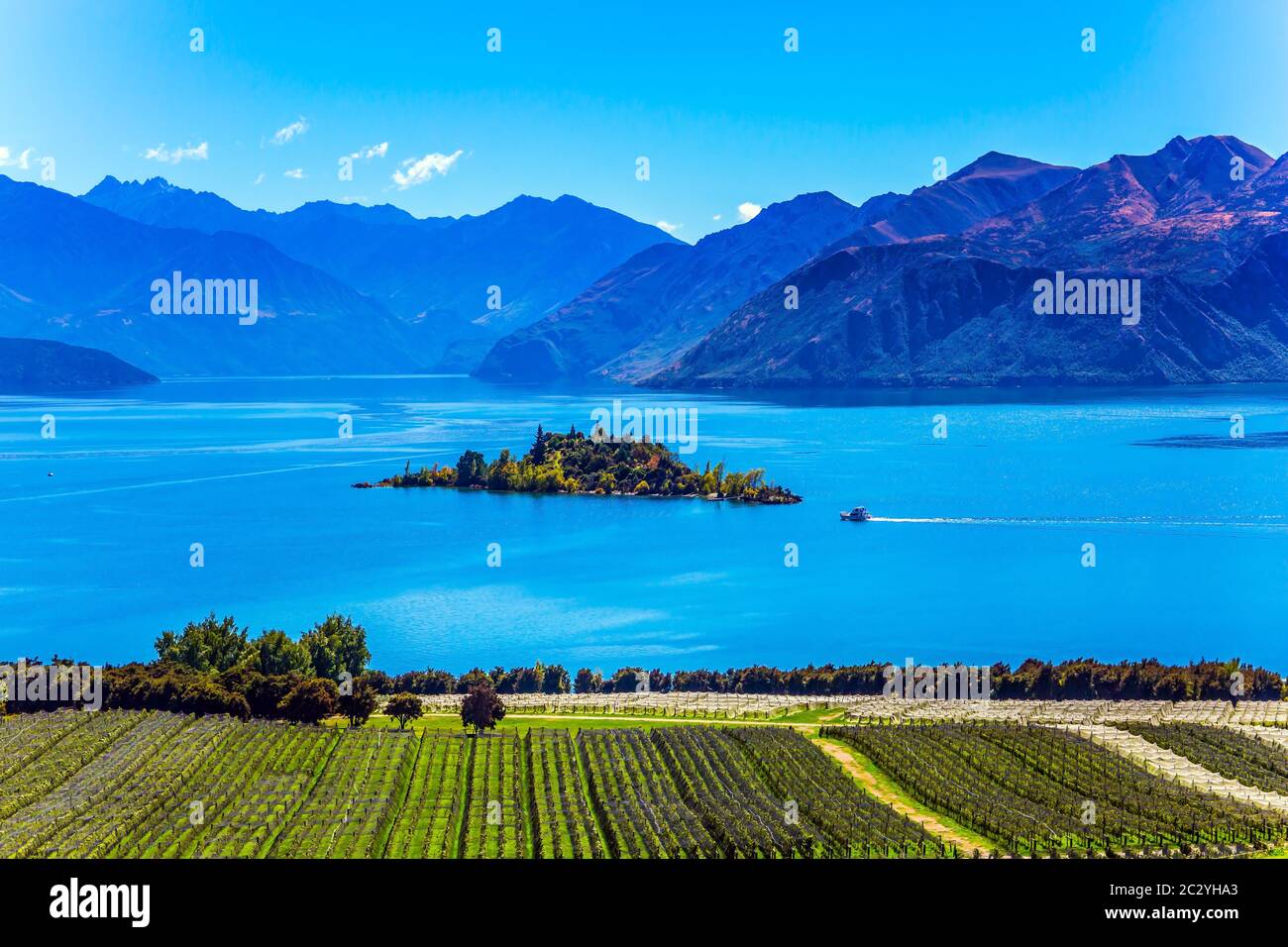Beautiful little island hi-res stock photography and images - Alamy