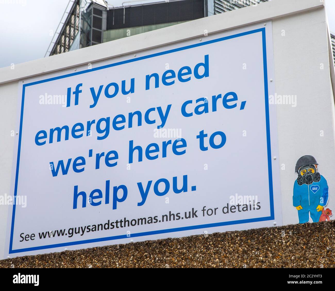 Ambulance st thomas hospital hi-res stock photography and images - Alamy