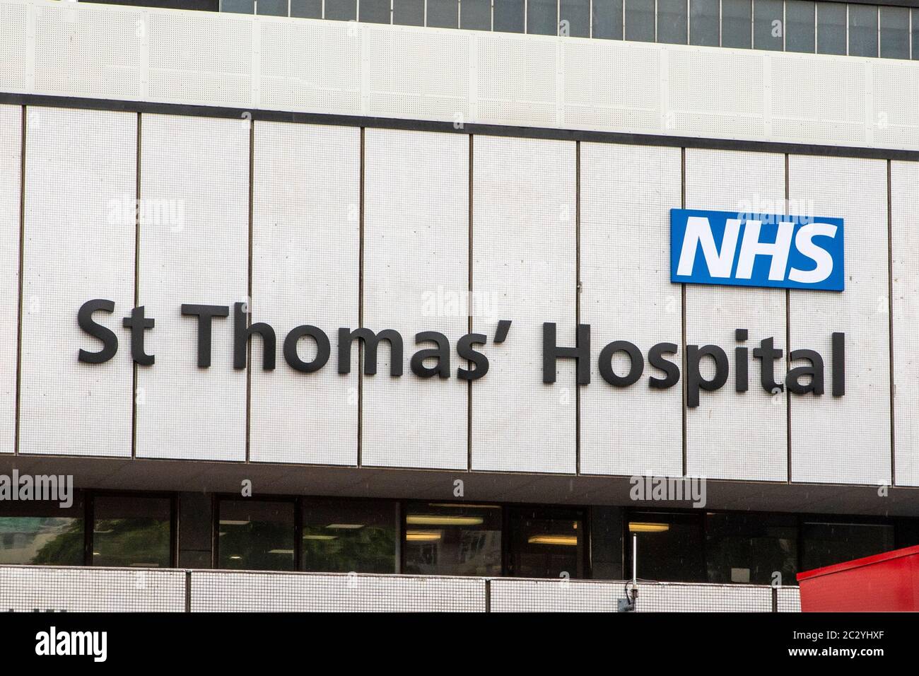 Ambulance st thomas hospital hi-res stock photography and images - Alamy