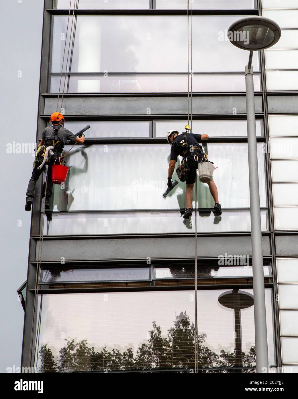Rope access window cleaning hi-res stock photography and images - Alamy