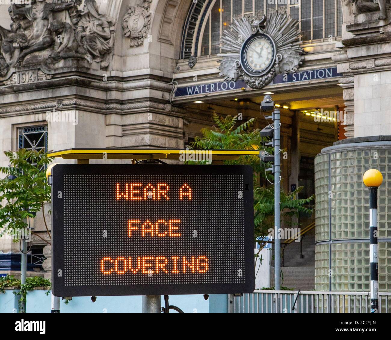 London waterloo station sign hi-res stock photography and images - Alamy